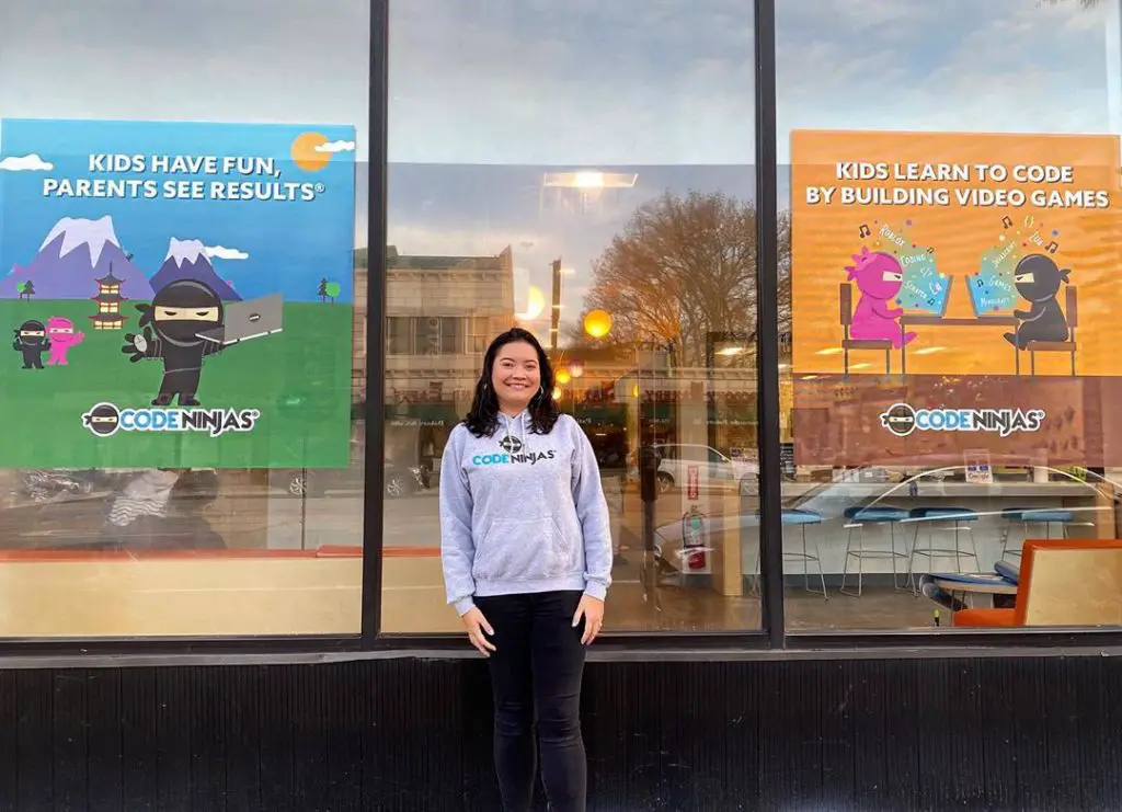 The 7+ Best Window Clings For Custom Business Branding - BannerAdviser ...