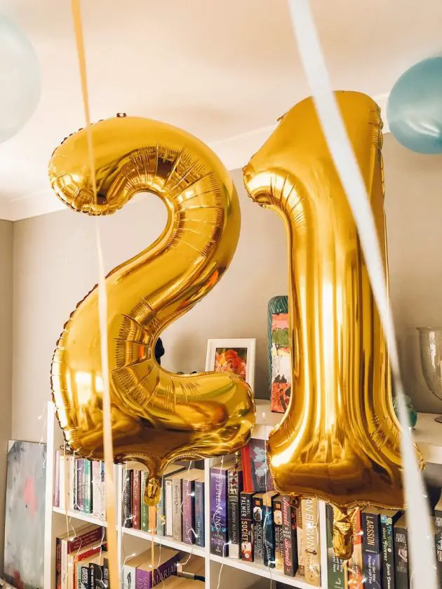 How to Make a 21st Birthday Sign that Will Wow Your Guests ...